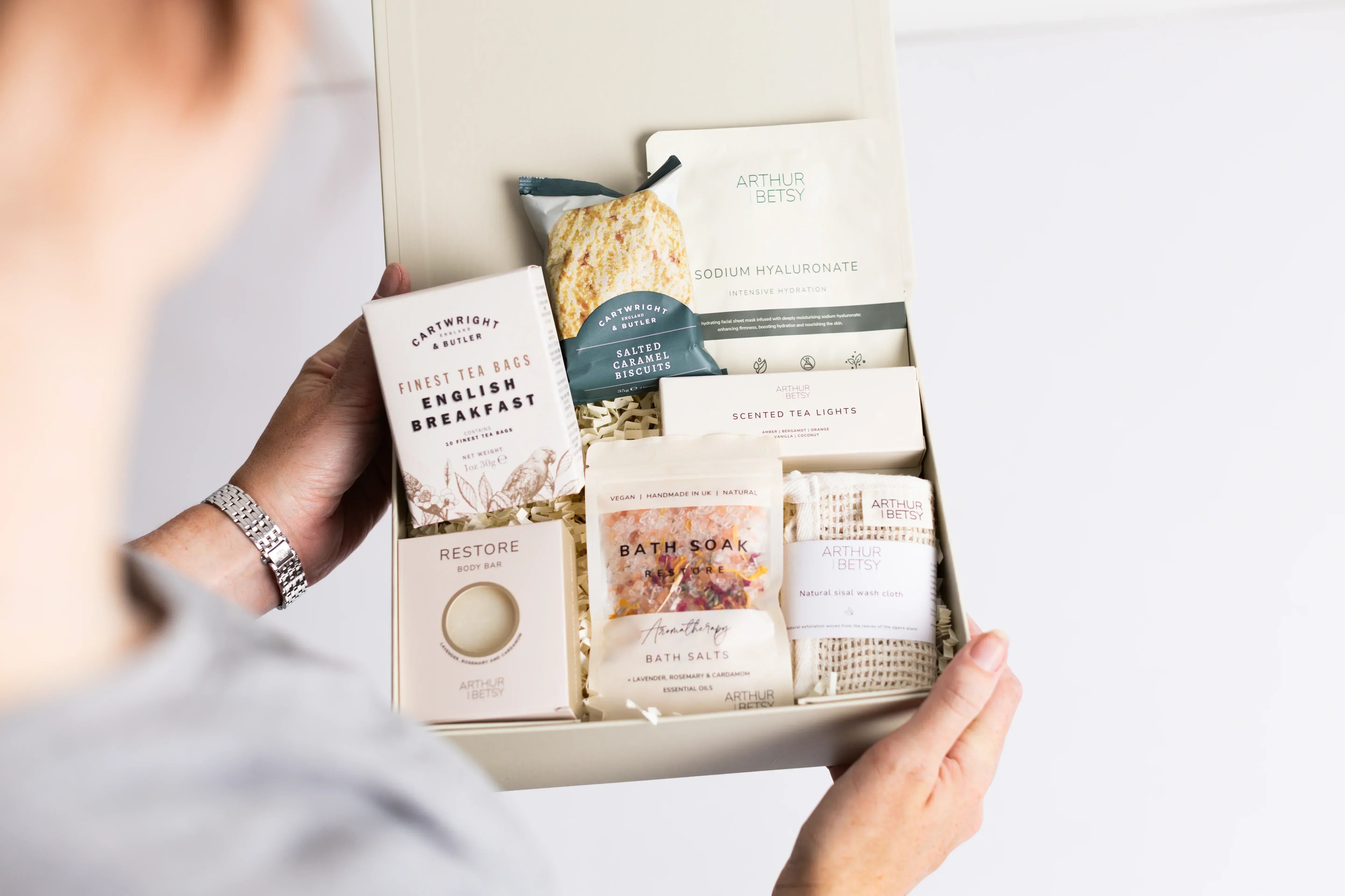 Top 10 pamper boxes to treat yourself or a loved one – Hallby