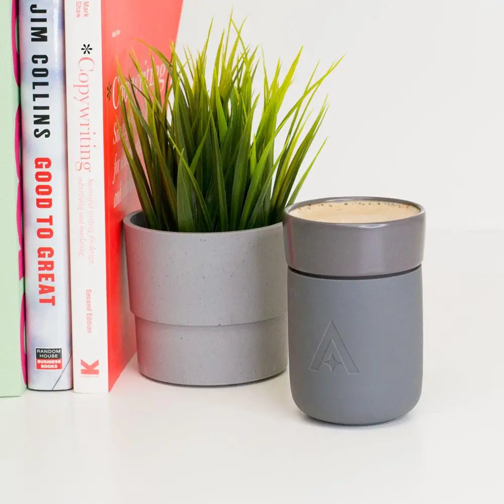 Carry cup ceramic travel mug with lid - Space grey – Hallby